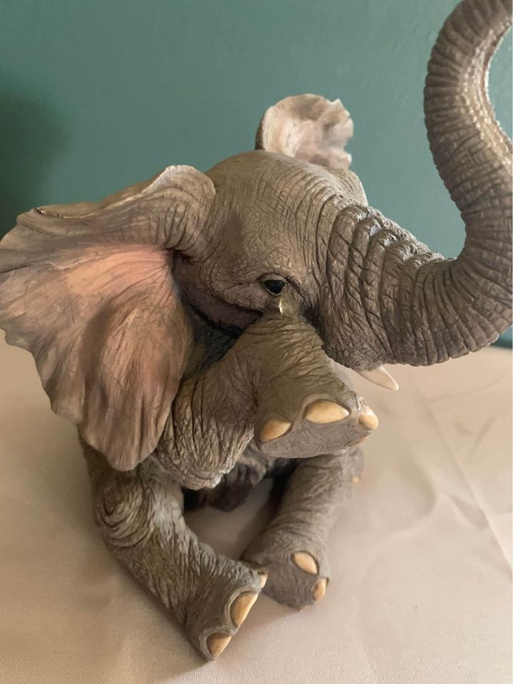 Paws crying baby elephant figurine | Junk Mail Marketplace