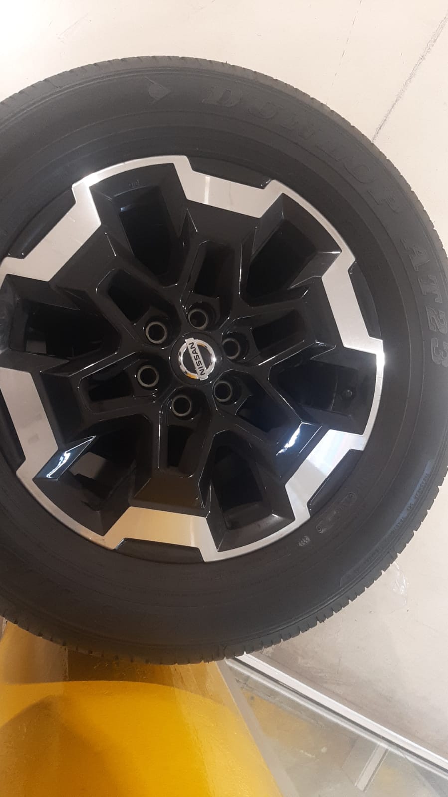 Nissan Navara 18" original mags with 255/60/18 tyres set | Junk Mail