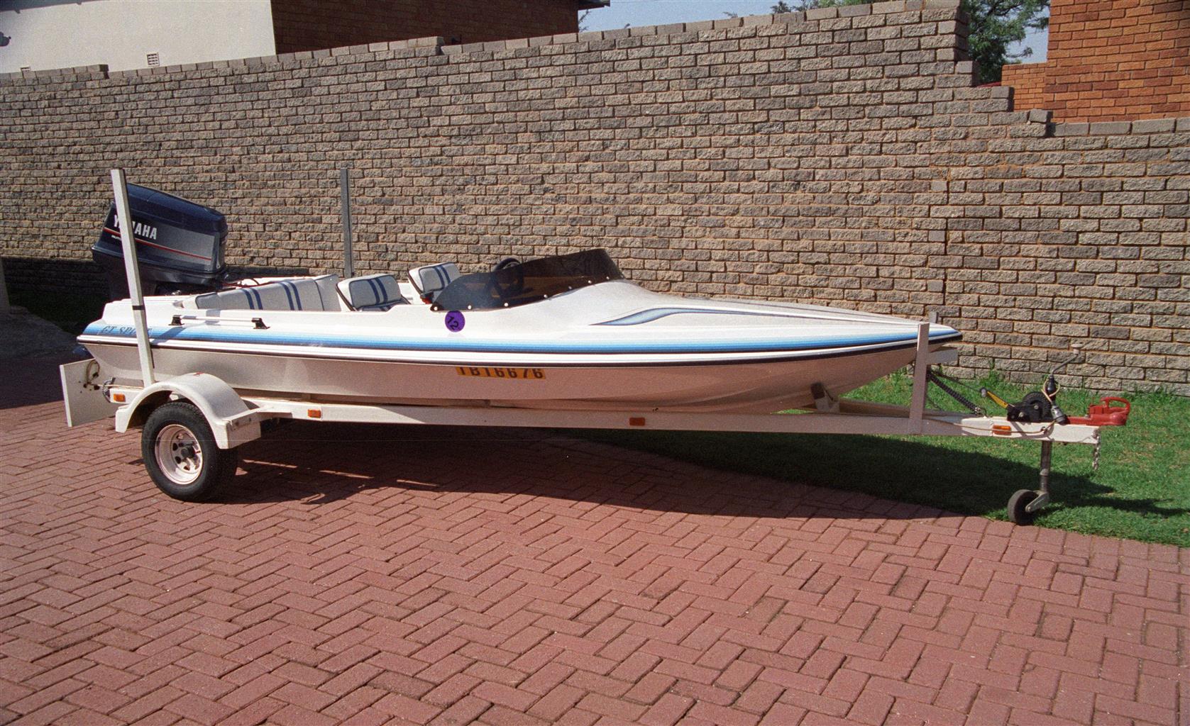 1980 GT Sport Speedboat + Trailer & 2 x Suzuki 750cc Wetbikes + Trailer ...