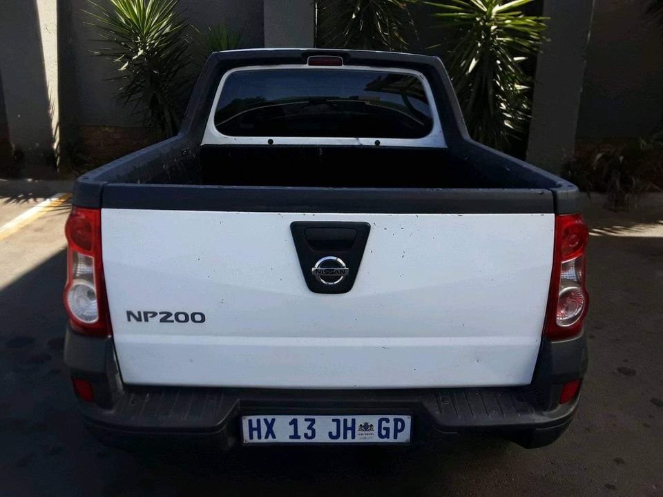 2019 NP 200 | Junk Mail Marketplace