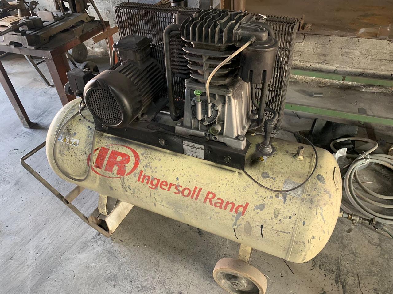 270L Ingersoll Rand Compressor | Junk Mail Marketplace