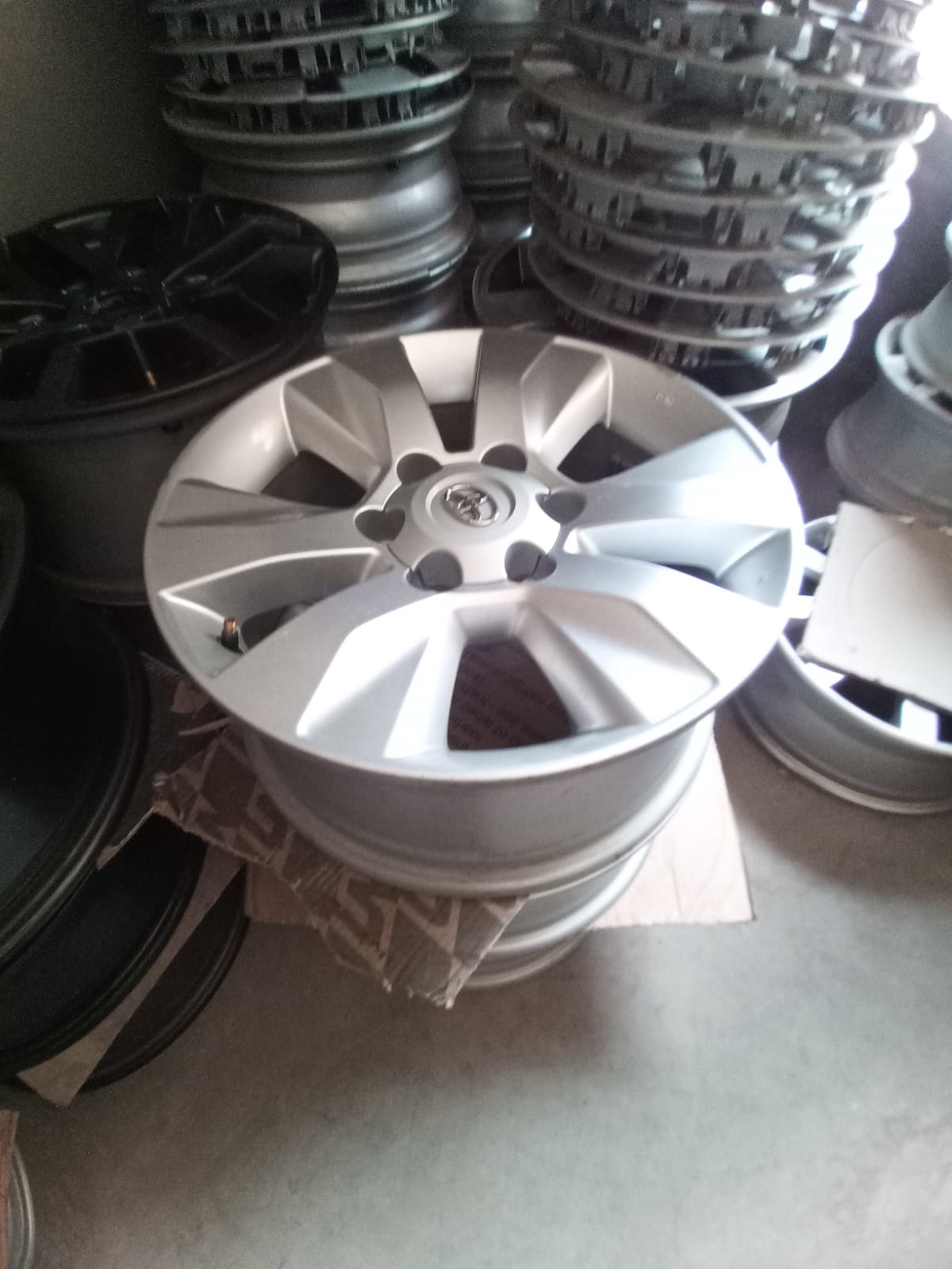17inch Toyota Hilux GD6 original mag to use for spare | Junk Mail