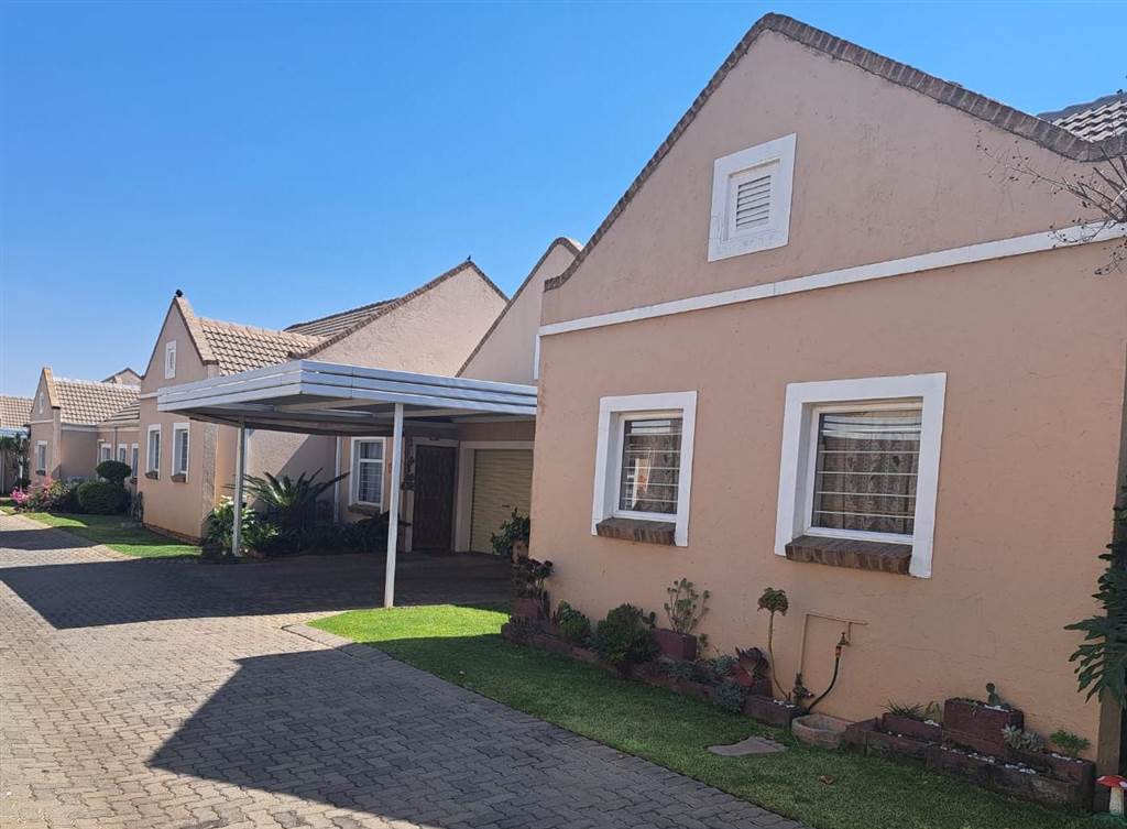 3 bedrooms in secure retirement complex | Junk Mail