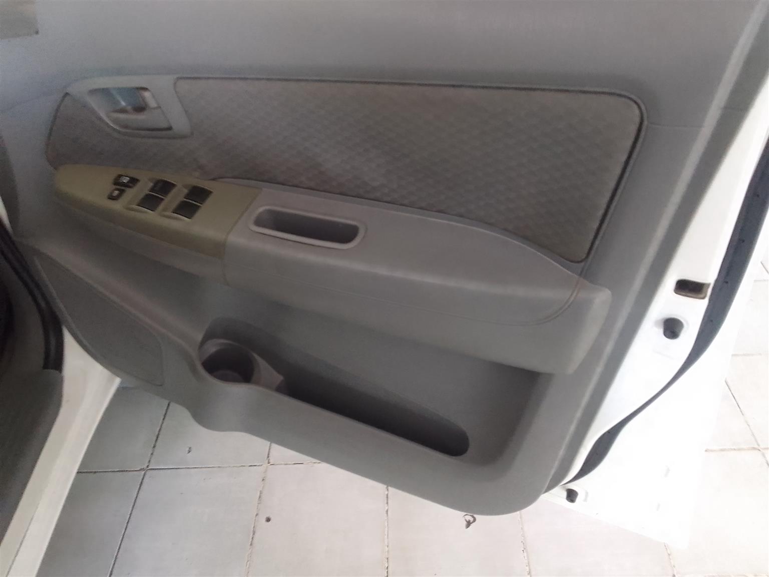 2010 TOYOTA HILUX 2.5 4X4 D4D DOUBLE CAB CANOPY WHITE COLOR MANUAL ...