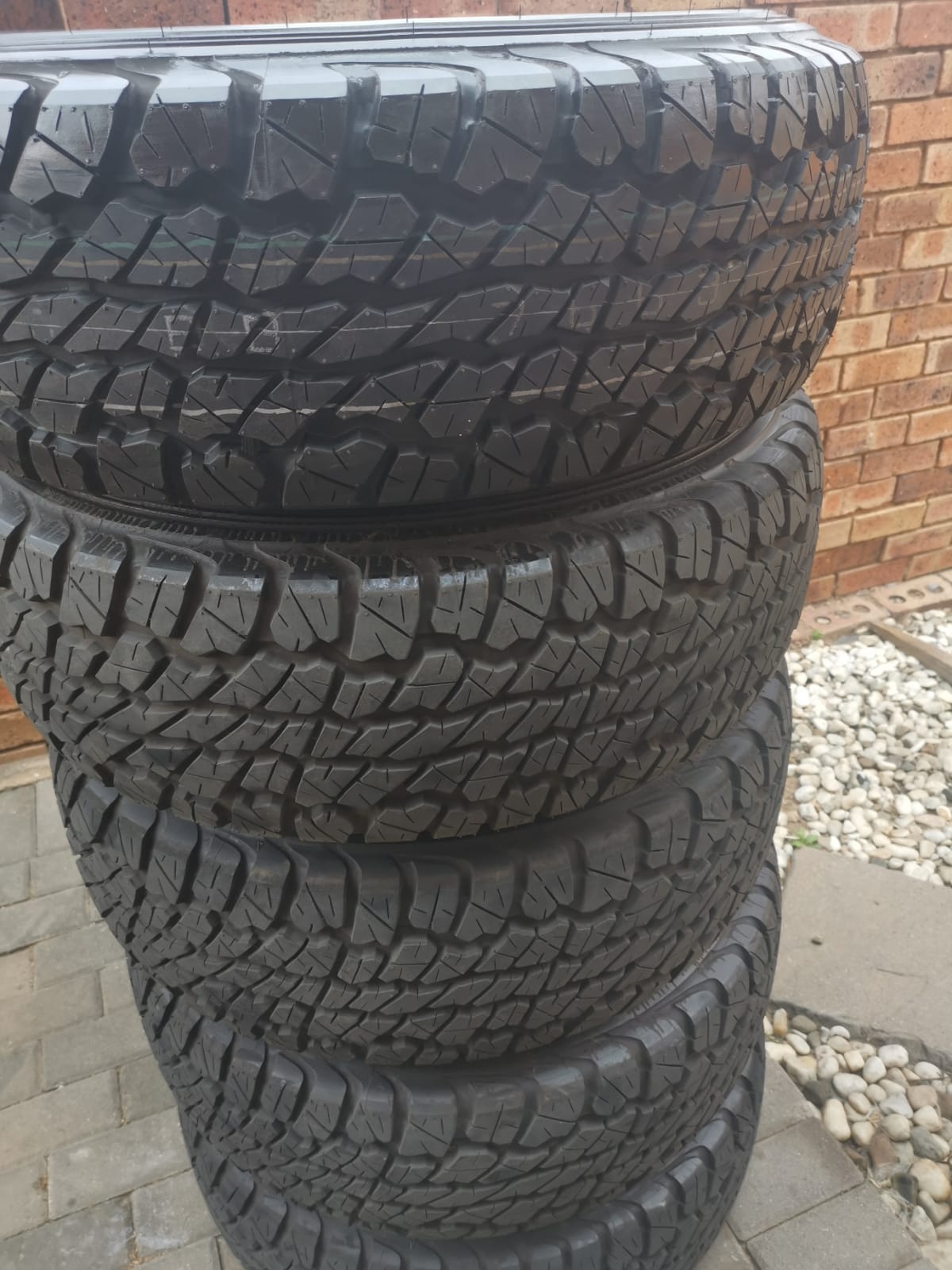 16inch Toyota Landcruiser original new mags with brand new 265/70/16 ...