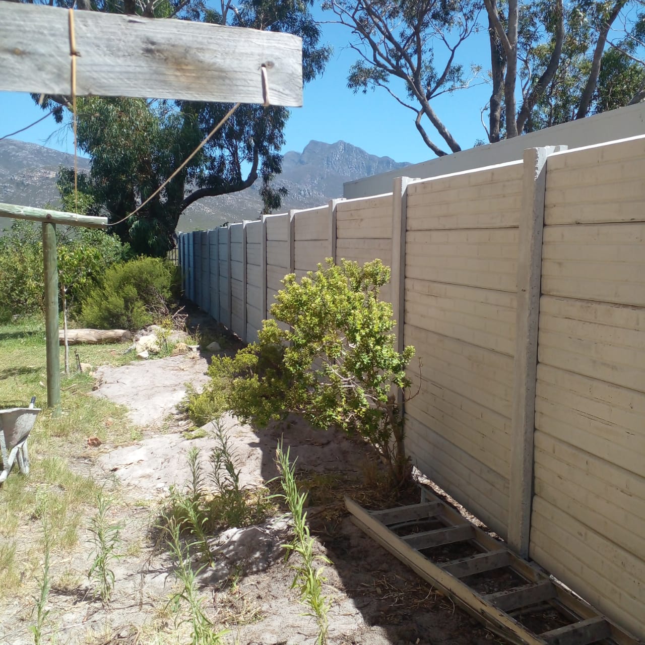 Concrete Products - Vibracrete Walling/Slabs installation & Lintels ...