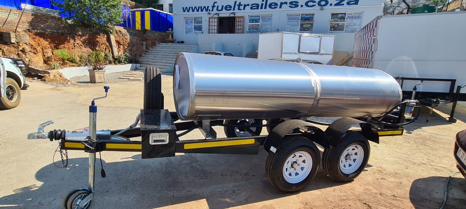 3000 LITER STAINLESS STEEL TRAILER TANKER | Junk Mail Marketplace
