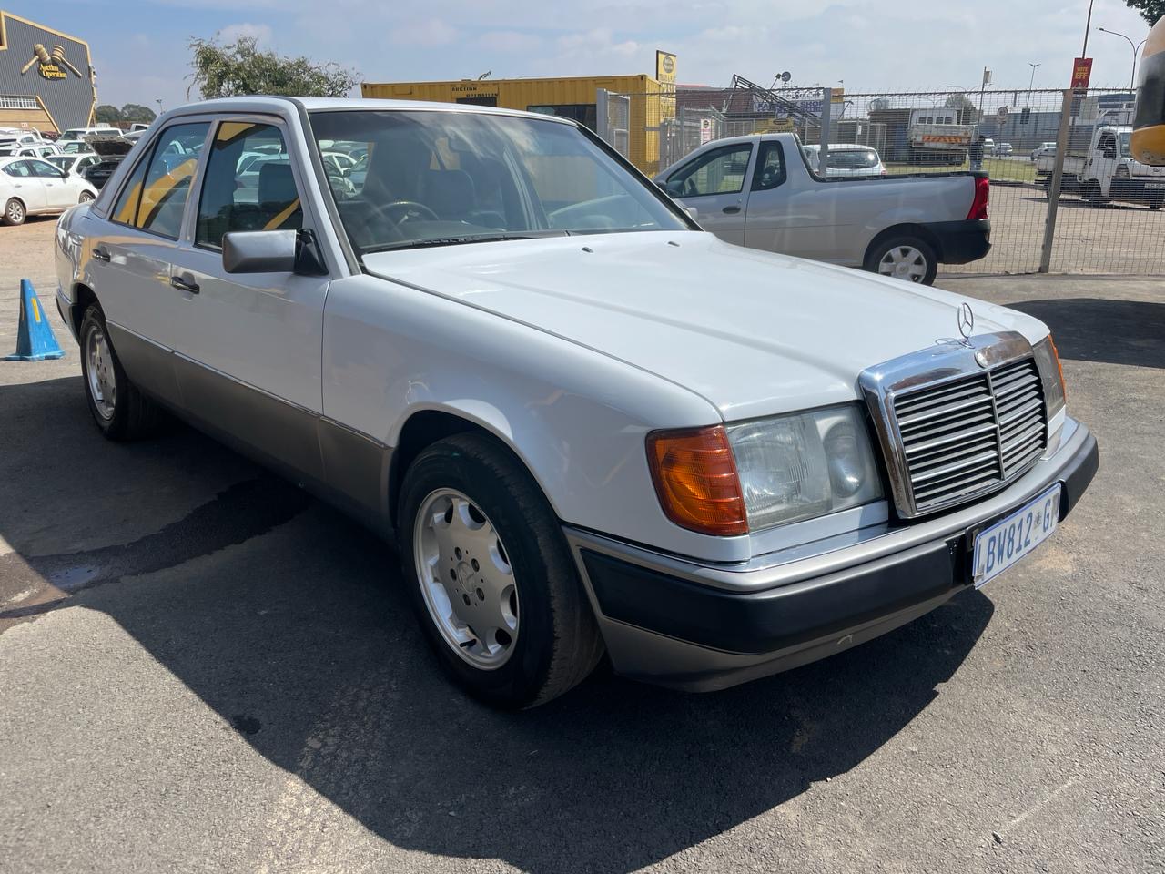 Mercedes 230E Manual W124 | Junk Mail Marketplace
