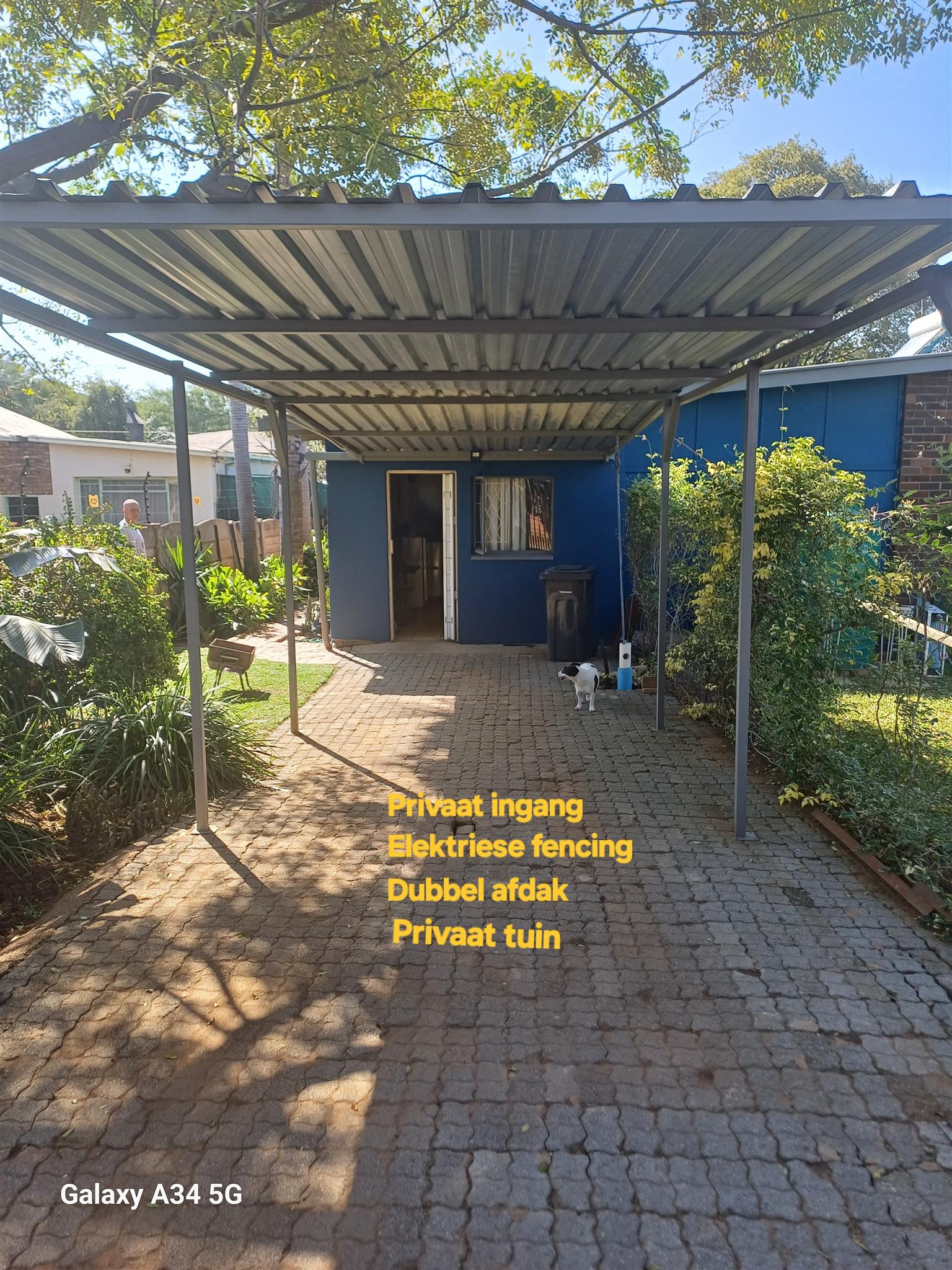 R3400 Batchelor/1slk tuinwoonstel. Oopplan sitkamer en kombuis. Klein ...