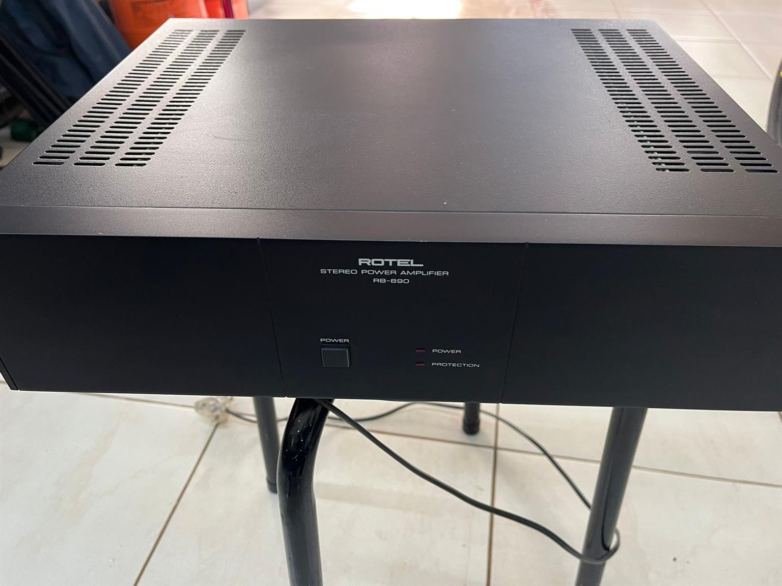 Rotel RB-890 Stereo Power Amplifier - 800 Watts | Junk Mail