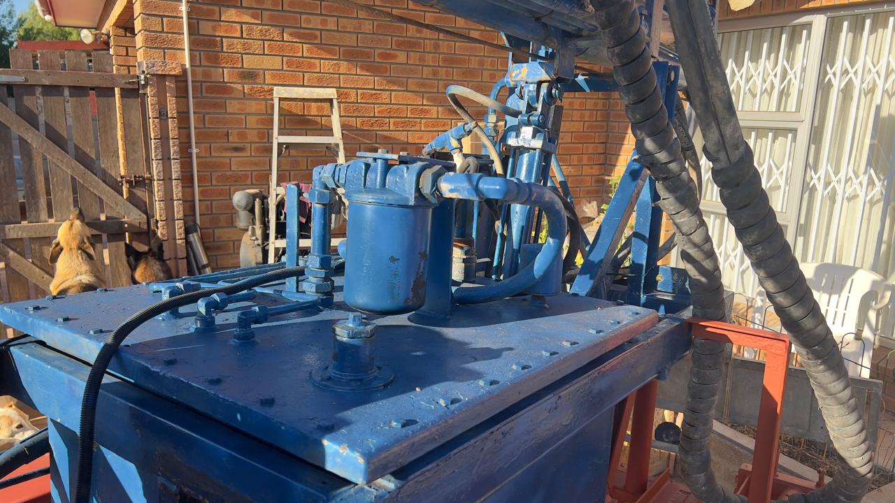 BOREHOLE DRILL RIG | Junk Mail