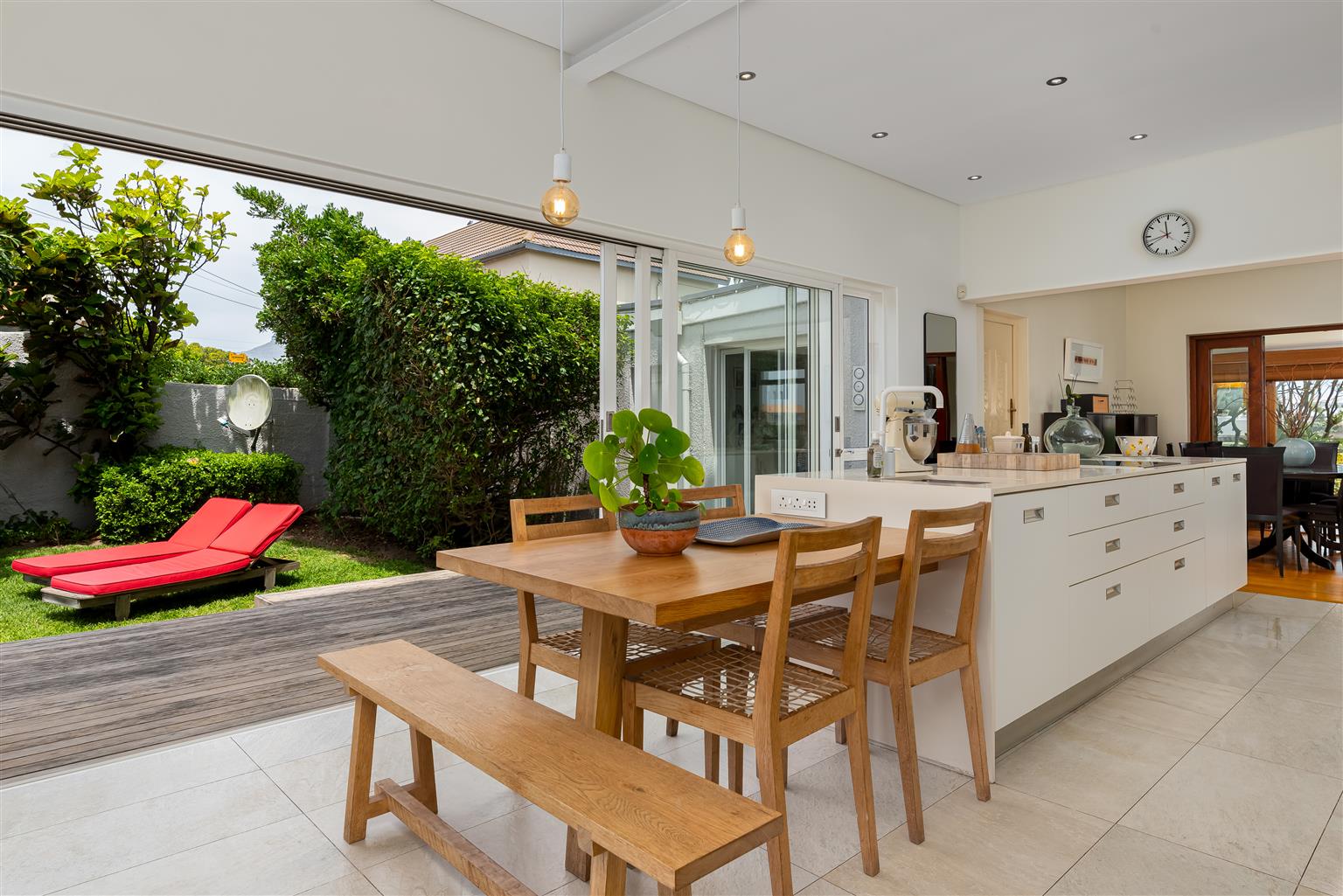 Exclusive Lagoonfront Residence with Iconic Table Mountain Views | Junk ...