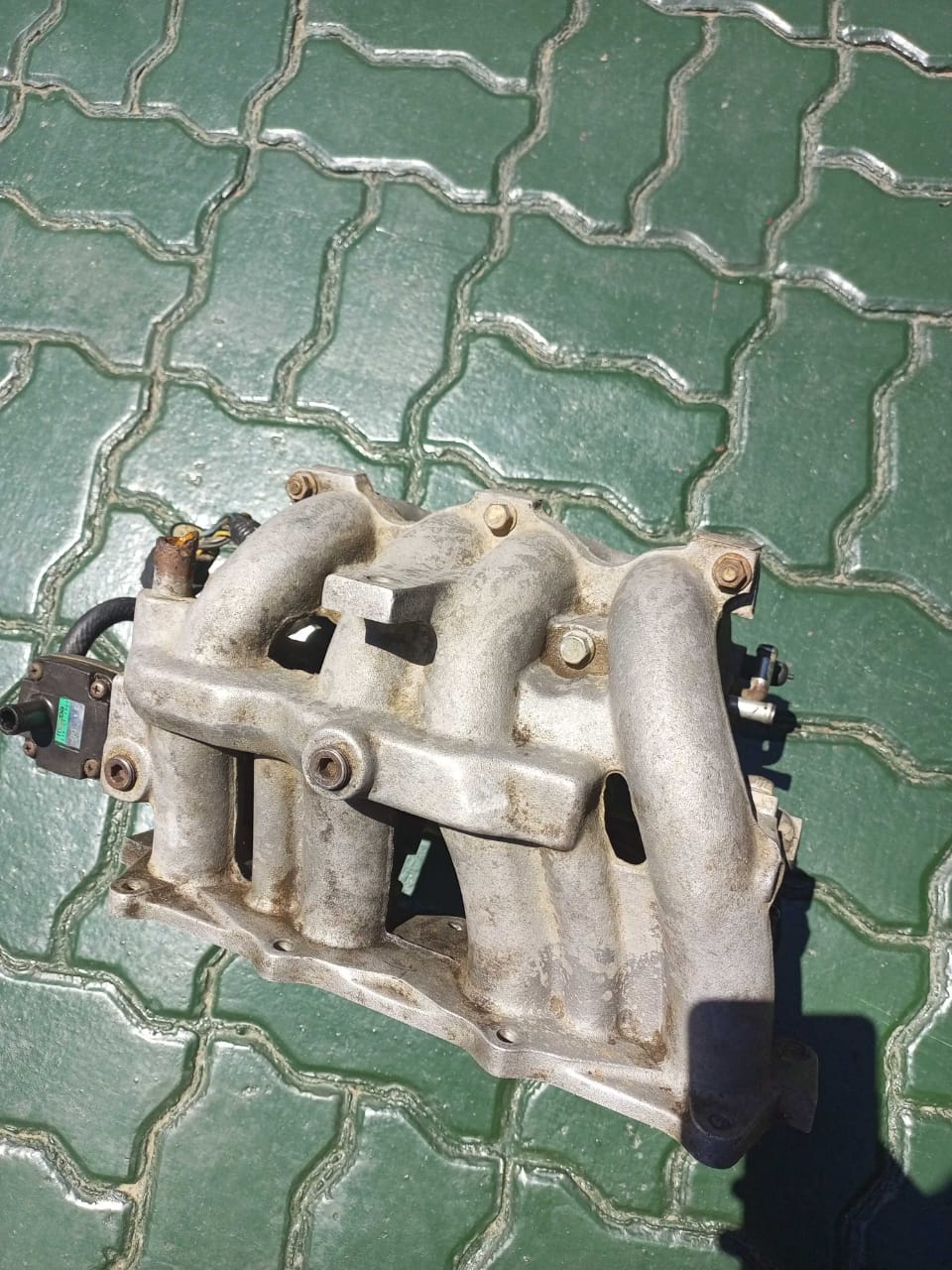 I'm selling the complete manifold for Mazda 323/Ford ruster | Junk Mail