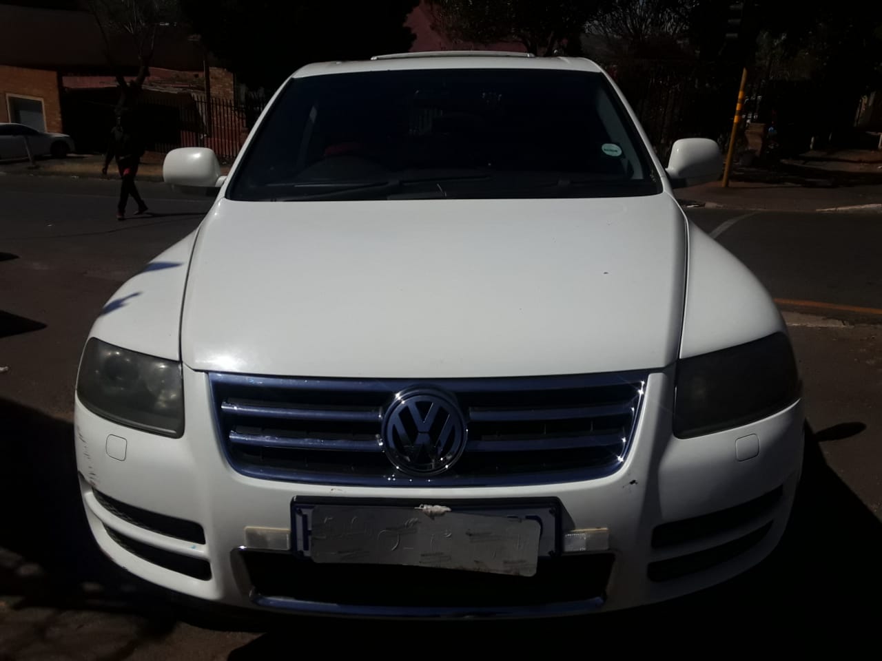 2008 VW Tourage 2.0 TDI V10 White Diesel Automatic | Junk Mail