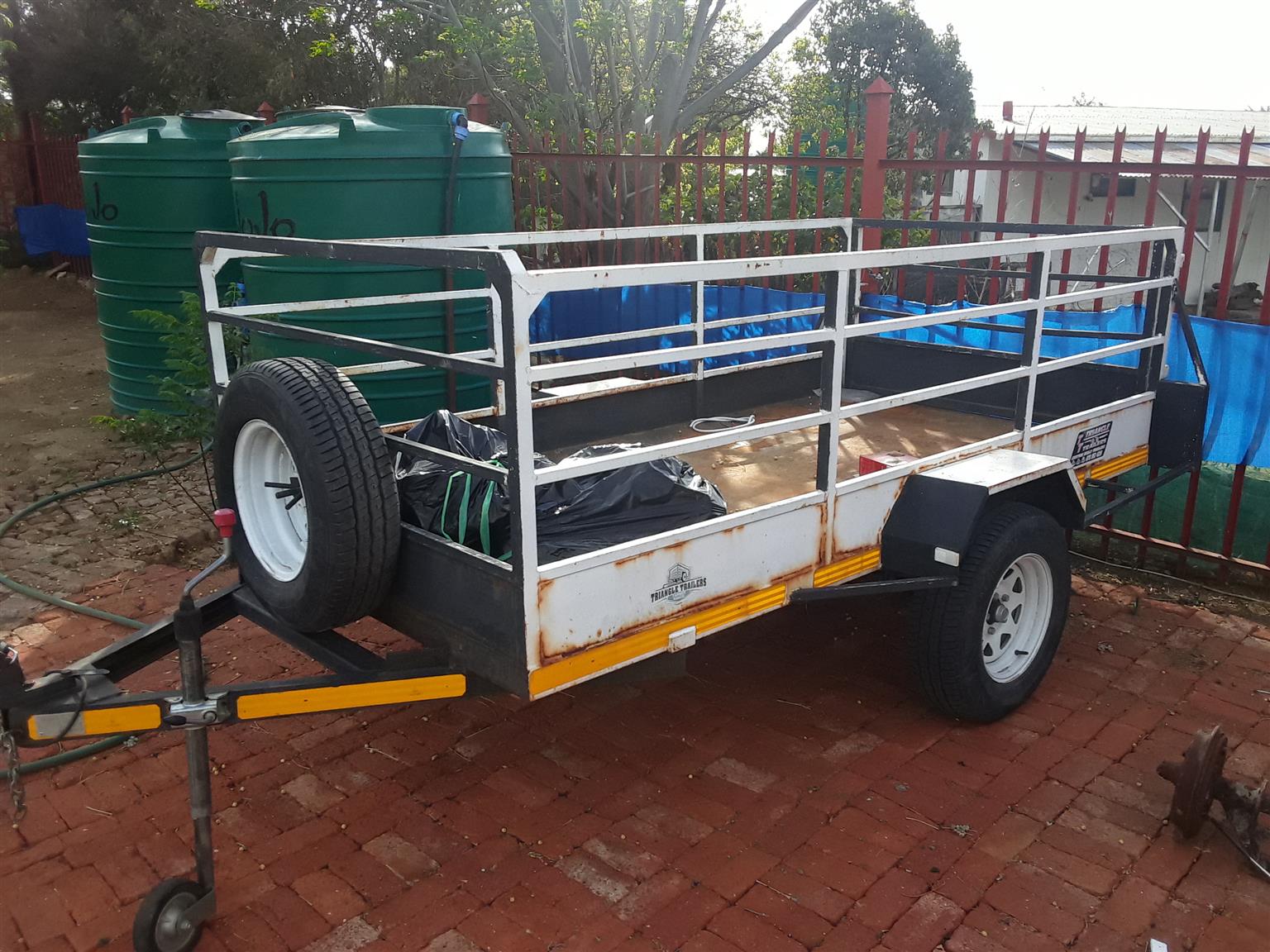 Sleepwa 3meter te koop. Op die pad met 14" bande soos nuut met lisensie ...