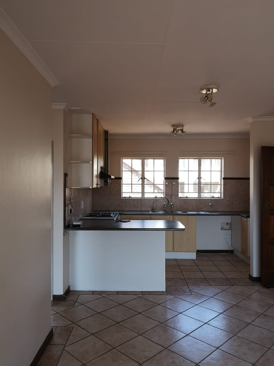 Neat Lock -up and go 1st floor apartment! | Junk Mail Marketplace