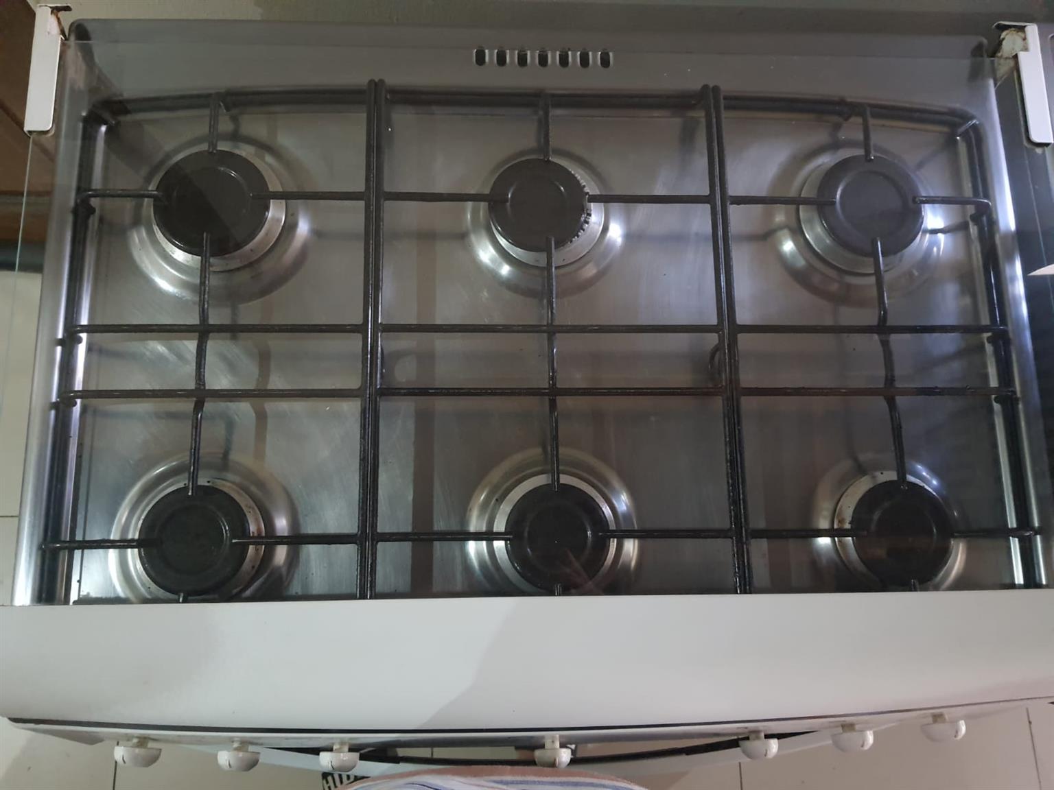 Like New Defy 6 Plate Gas Stove Including 15KG Gas Cylinder. | Junk Mail Marketplace