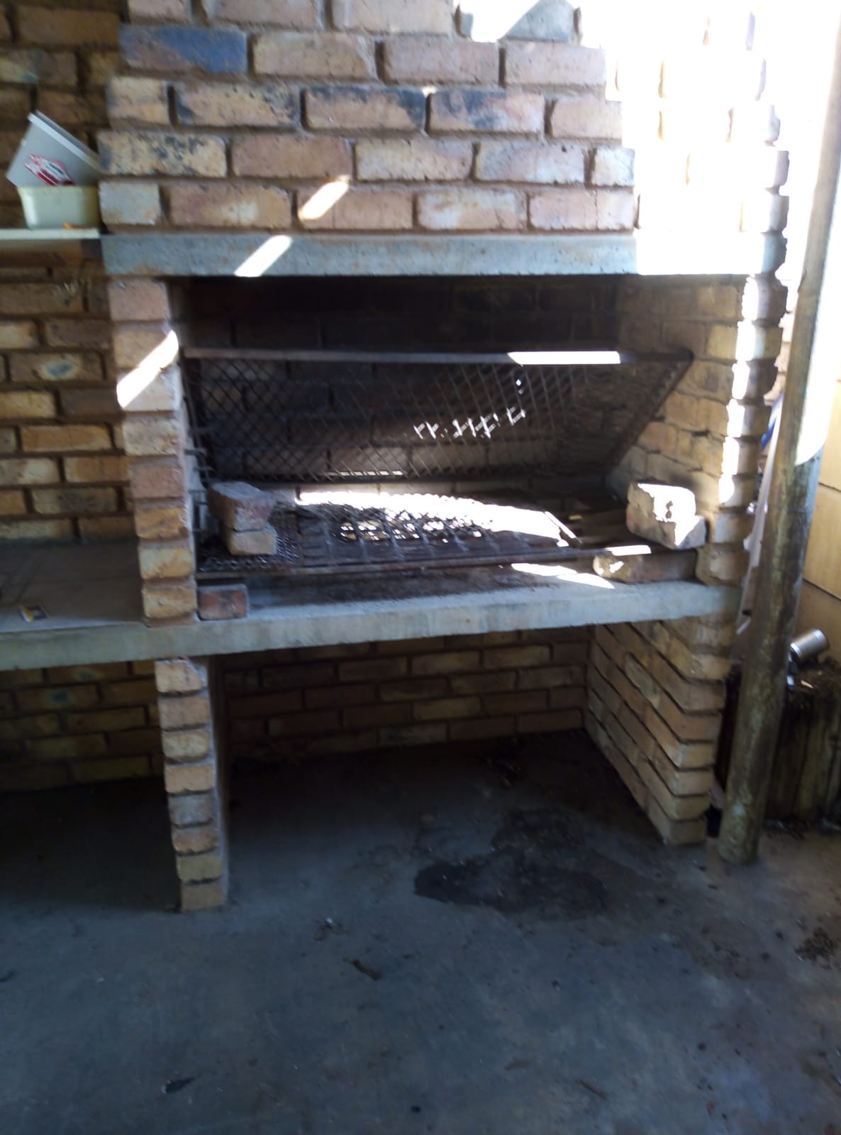 Pragtige 2 slaapkamer woonstel in Pta Tuine met motor afdak en private ...