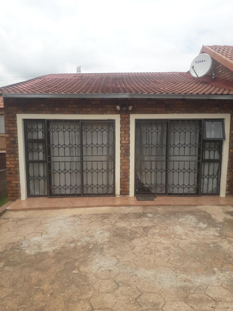 Bachelor Room to Rent | Junk Mail