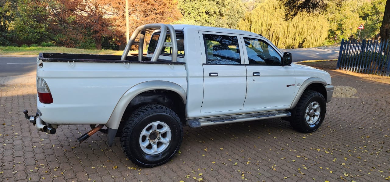 2002 Mitsubishi Colt 3000 V6 4x4 MANUAL double cab | Junk Mail