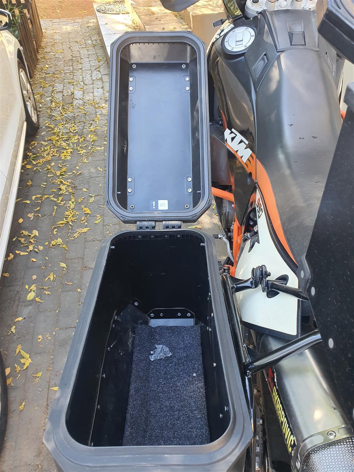 KTM 990/950 Adventure Top box and Panniers Boxes | Junk Mail