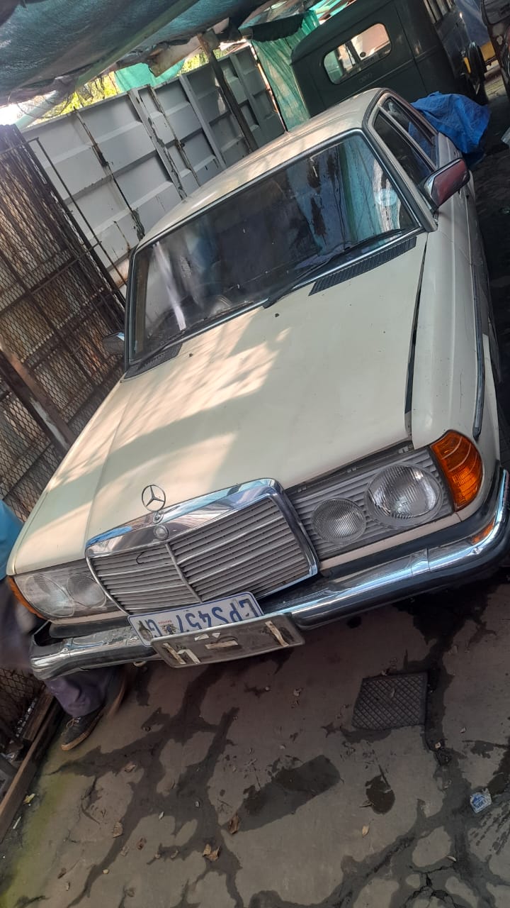 1984 Merc Benz 200 | Junk Mail Marketplace