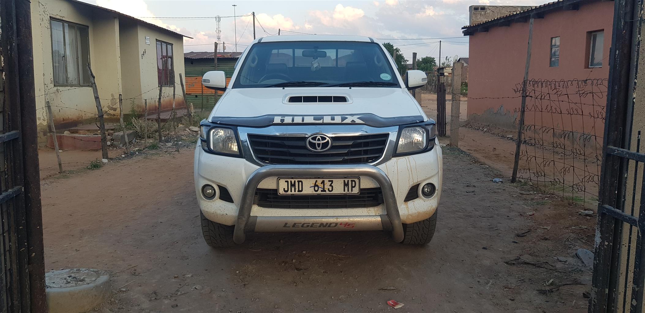 Toyota hilux legend 45 super cap white | Junk Mail