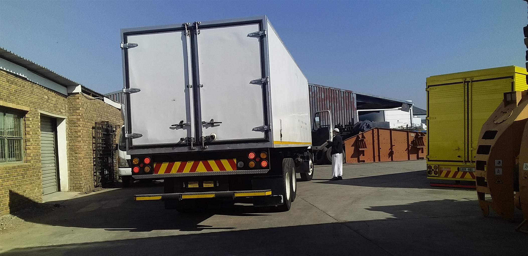 2009 NISSAN DIESEL UD90 FRIDGE BODY | Junk Mail Marketplace