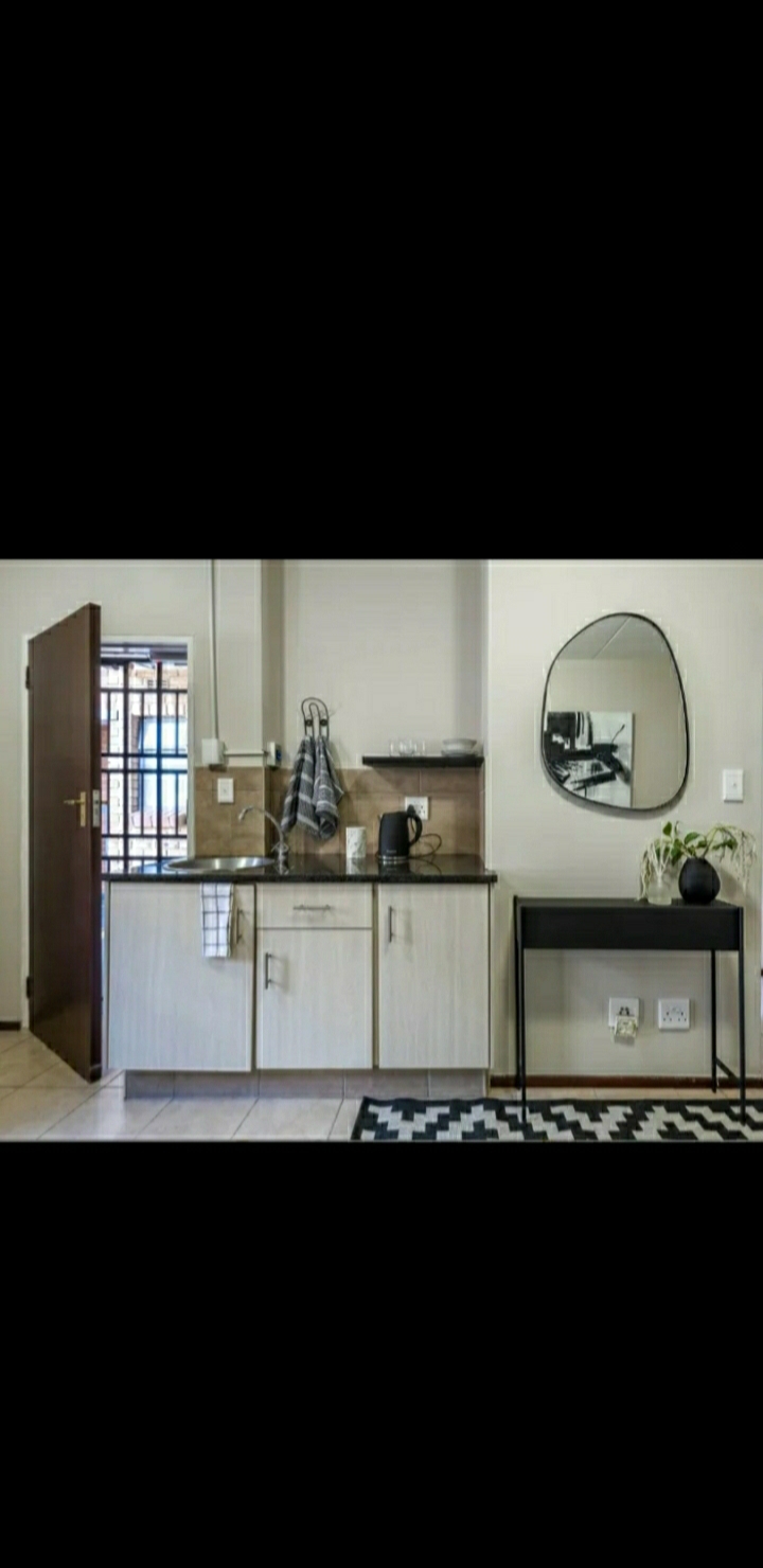 Ground floor - 1Bed Apartment Midrand | Junk Mail Marketplace