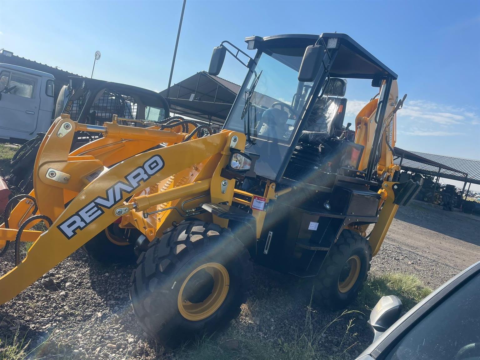 Revaro Earth moving equipment | Junk Mail Marketplace