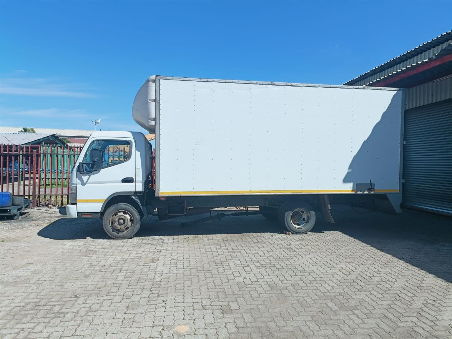 Mitsubishi fuso canter 4ton closed body | Junk Mail Marketplace