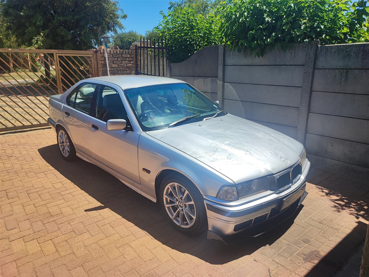 BMW 323i E36 Auto STRIPPING FOR SPARES OR SELLING COMPLETE | Junk Mail ...