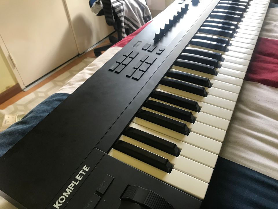 Native Instrument Komplete Kontrol A61 | Junk Mail Marketplace