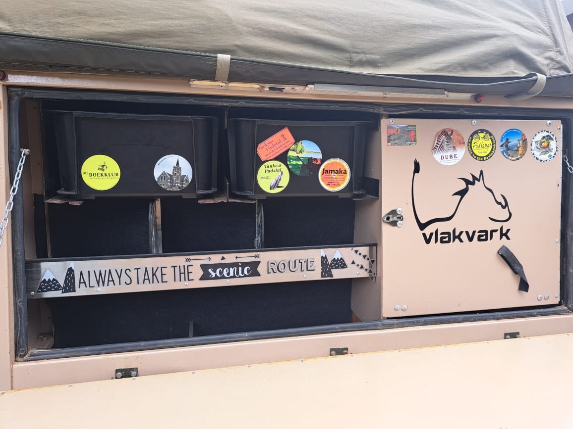 Conqueror Compact | Junk Mail Marketplace