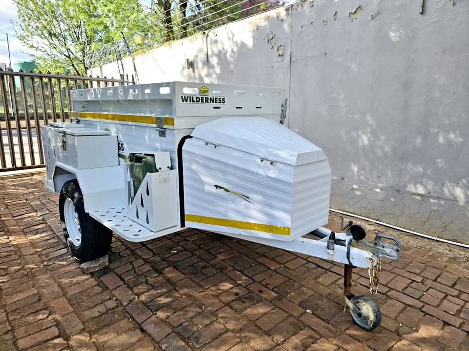 CHALLENGER WILDERNESS BUNDU BASHER LIKE NEW | Junk Mail Marketplace