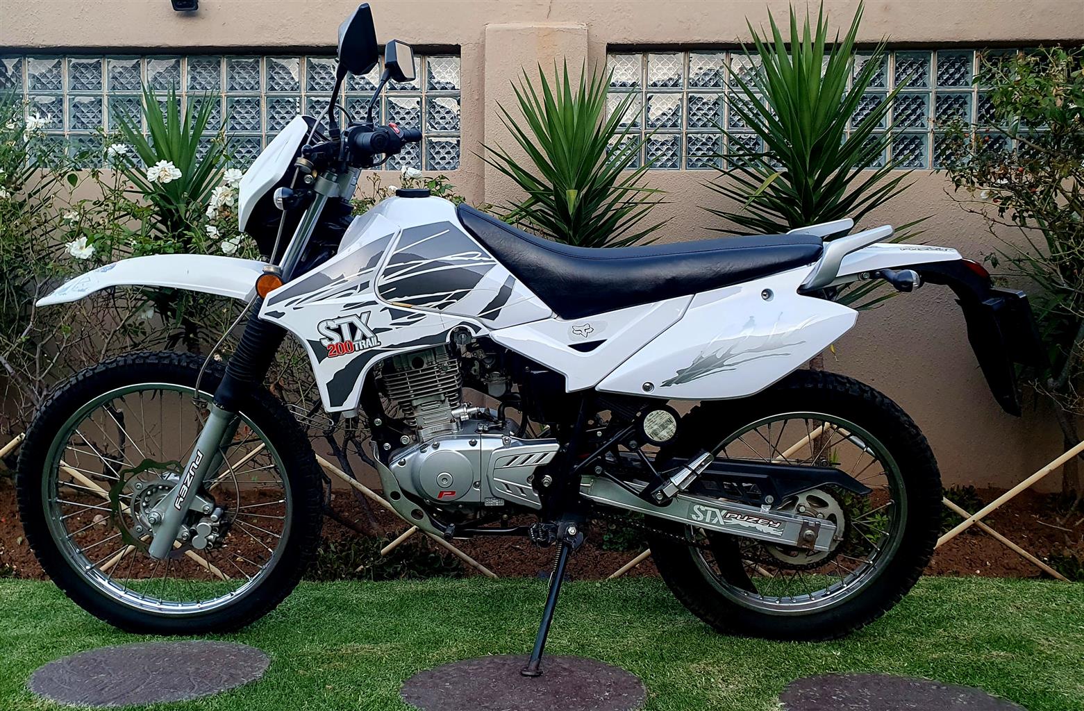 AS NEW PUZEY STX 200CC ONLY 3000 KMS | Junk Mail
