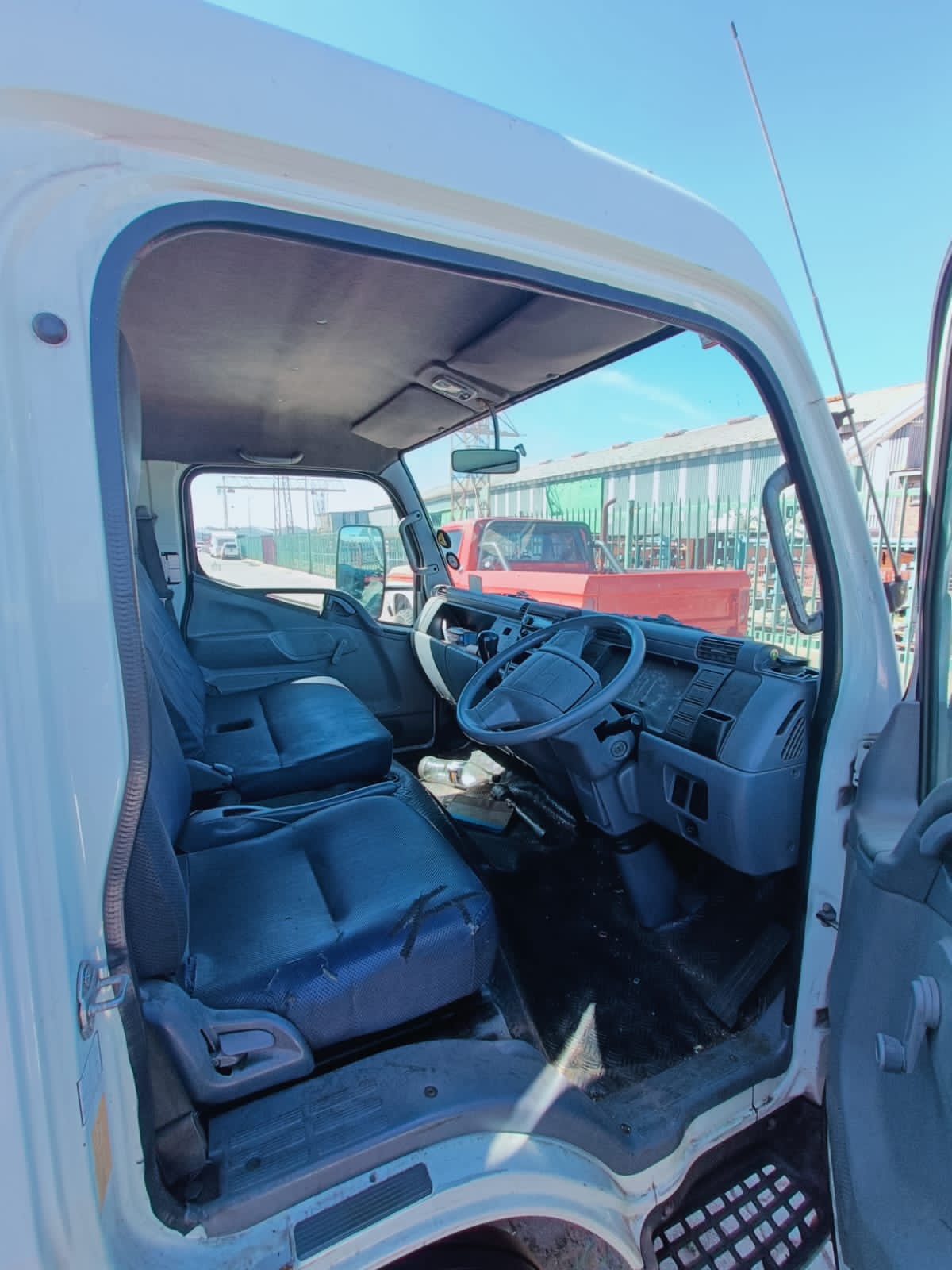 Mitsubishi fuso canter 4ton closed body | Junk Mail Marketplace