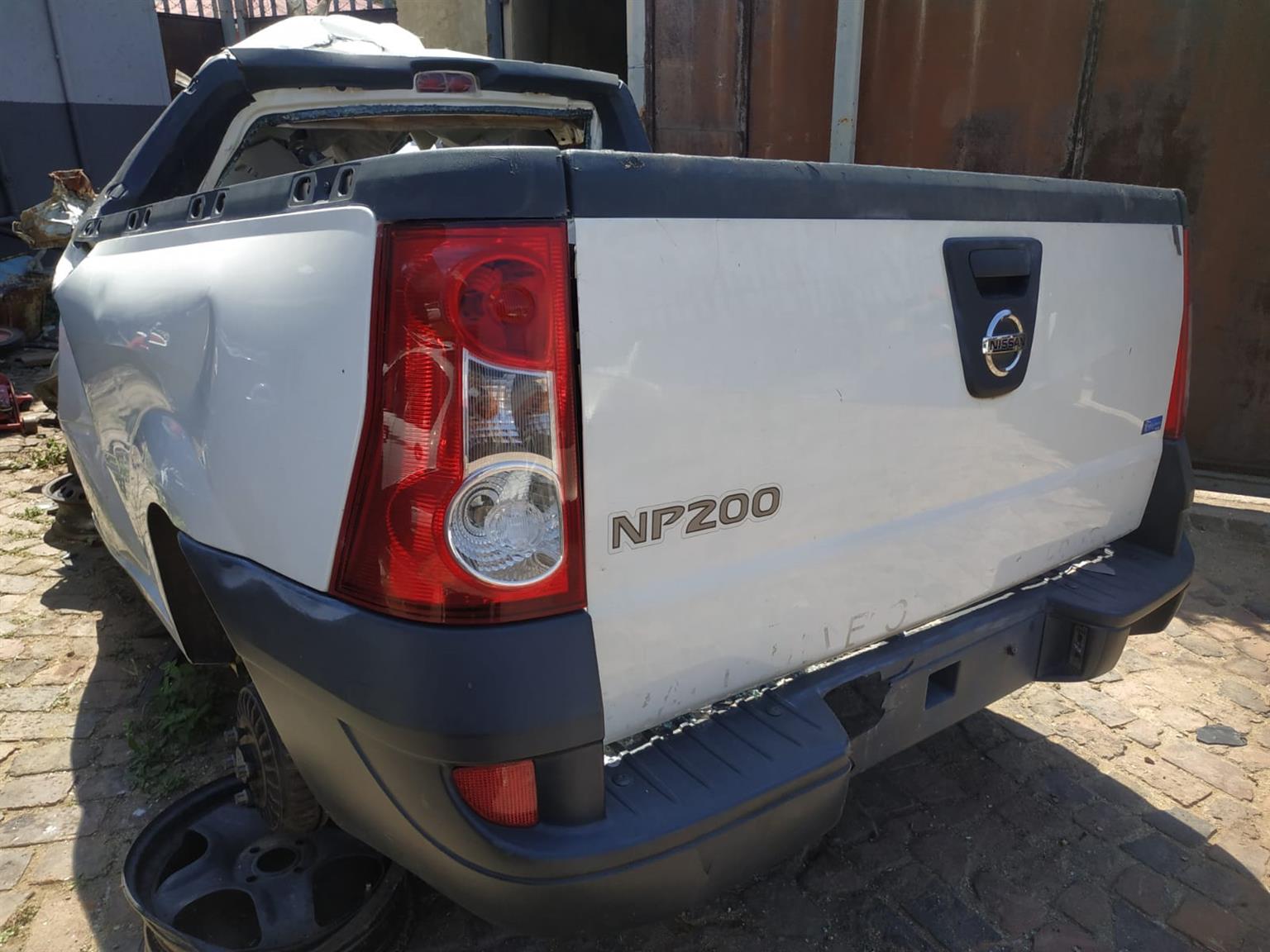 Nissan np200 np 200 complete tailgate / tail light | Junk Mail Marketplace