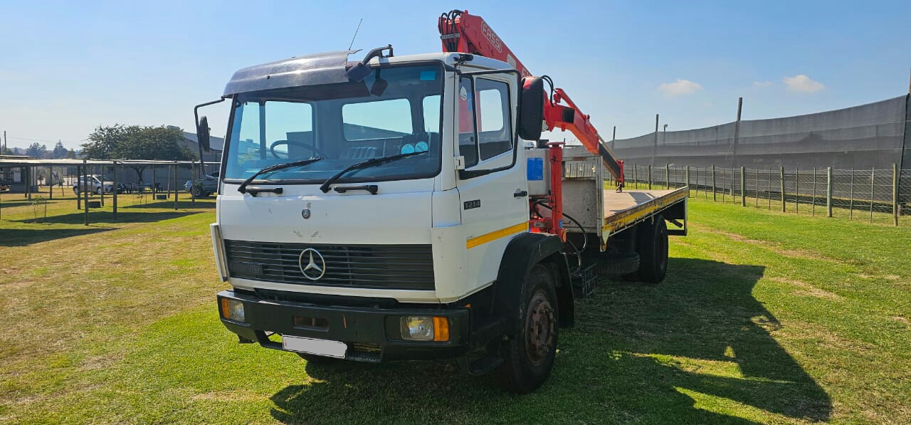 1996 Mercedes Econoliner 8 Ton crane | Junk Mail Marketplace