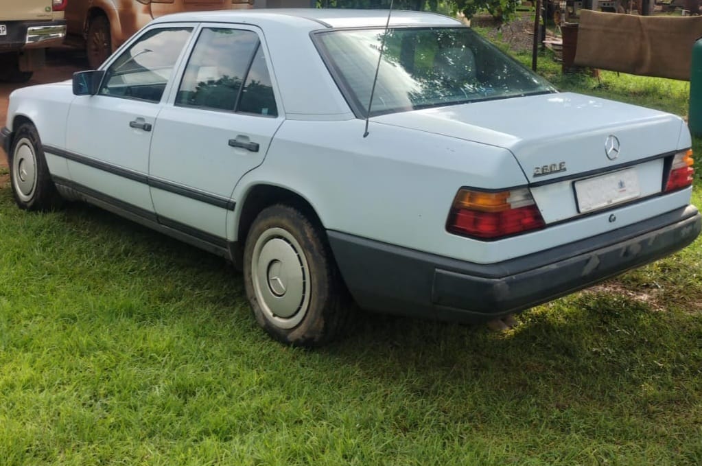 1988 Mercedes Benz W124, Light Blue, Automatic | Junk Mail Marketplace