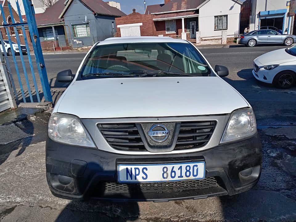 2017 Nissan Np200 1.6 with canopy for sale | Junk Mail