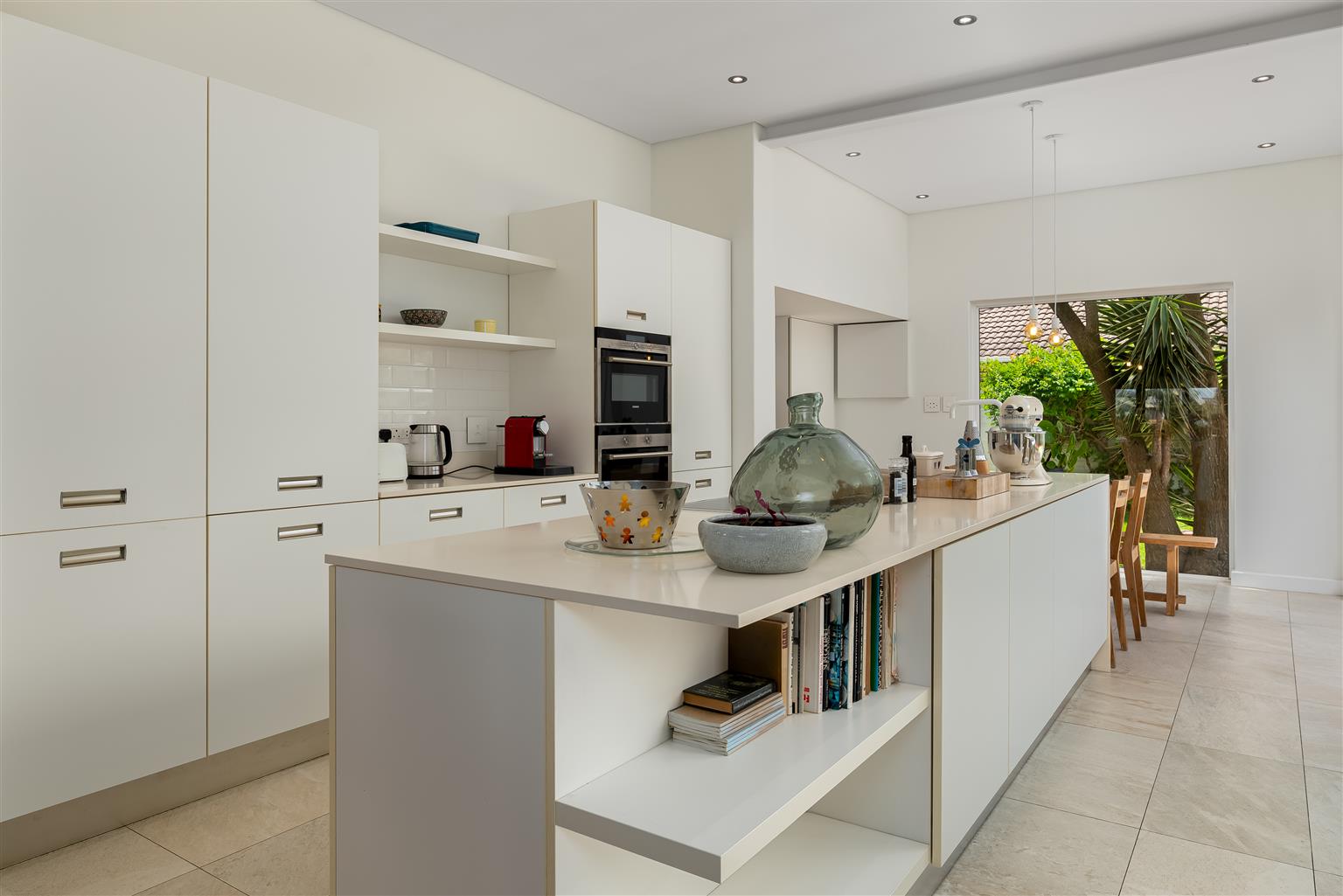 Exclusive Lagoonfront Residence with Iconic Table Mountain Views | Junk ...