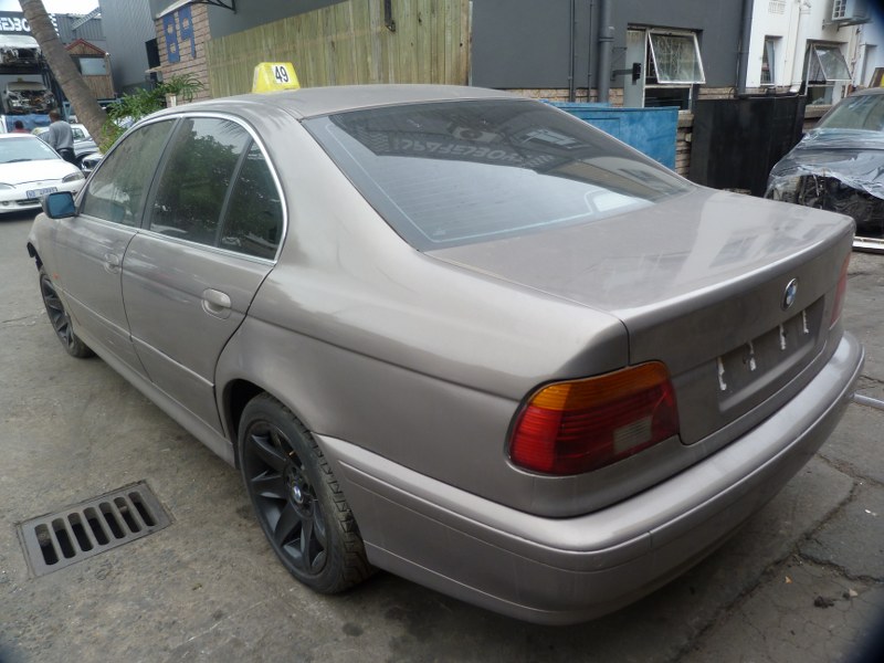 BMW 530i E39 AT Gold - 2001 STRIPPING FOR SPARES | Junk Mail