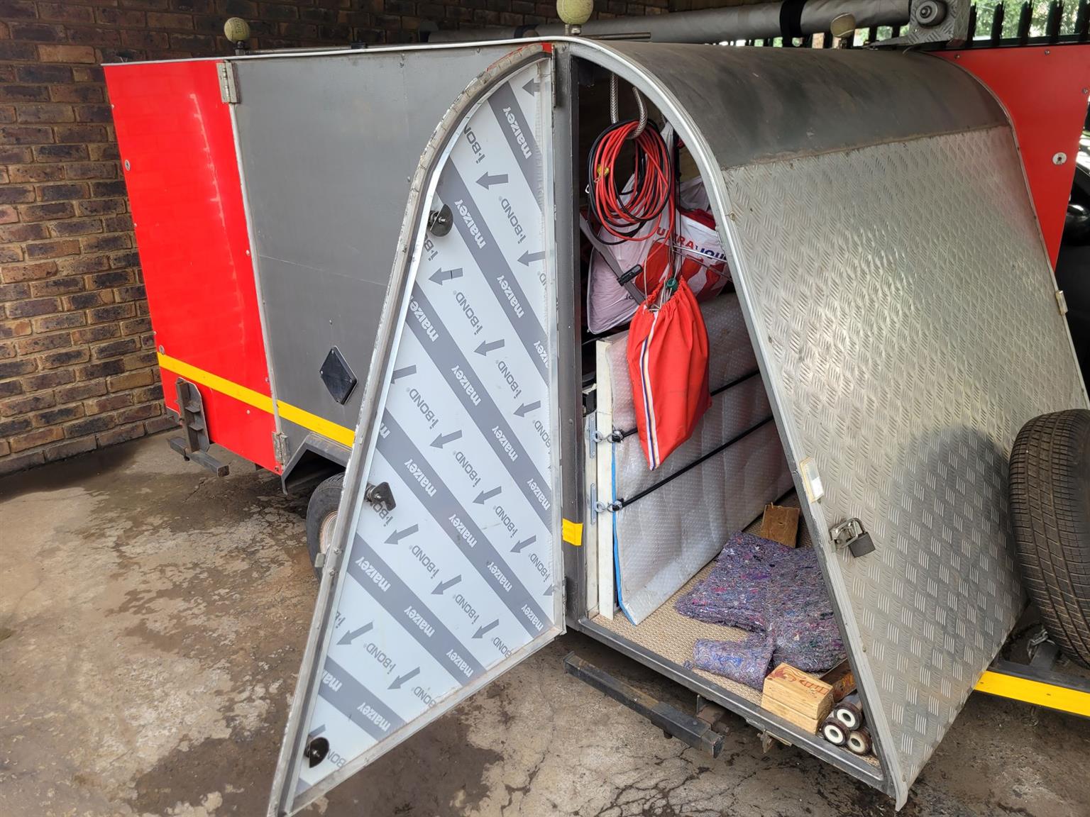 Camping Trailer | Junk Mail Marketplace