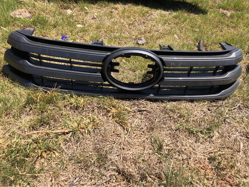 Toyota Hilux GD6 front Grill | Junk Mail Marketplace