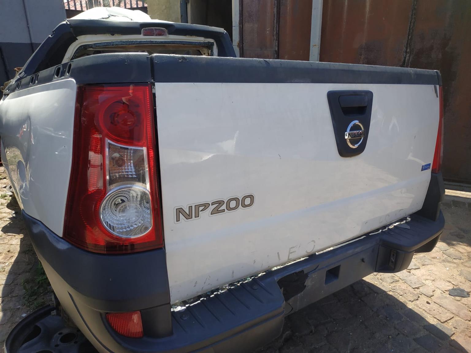 Nissan np200 np 200 complete tailgate / tail light | Junk Mail Marketplace
