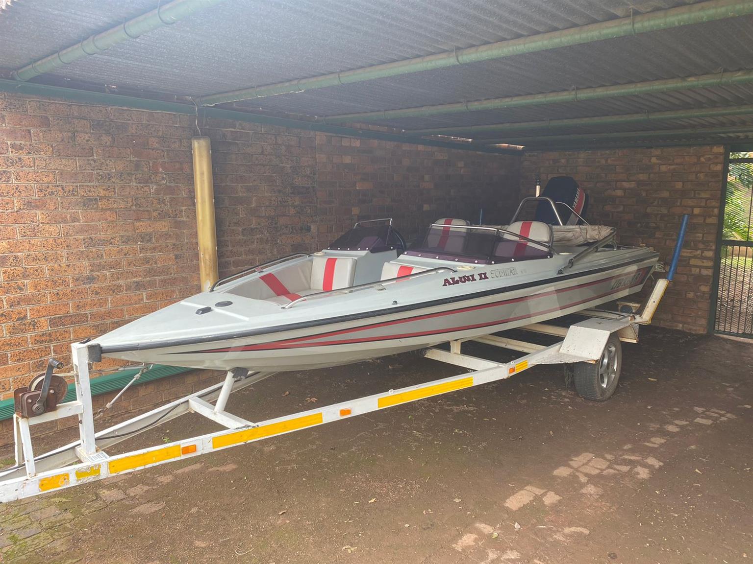 Ski boat Scimitar 16090hp Yamaha motor | Junk Mail