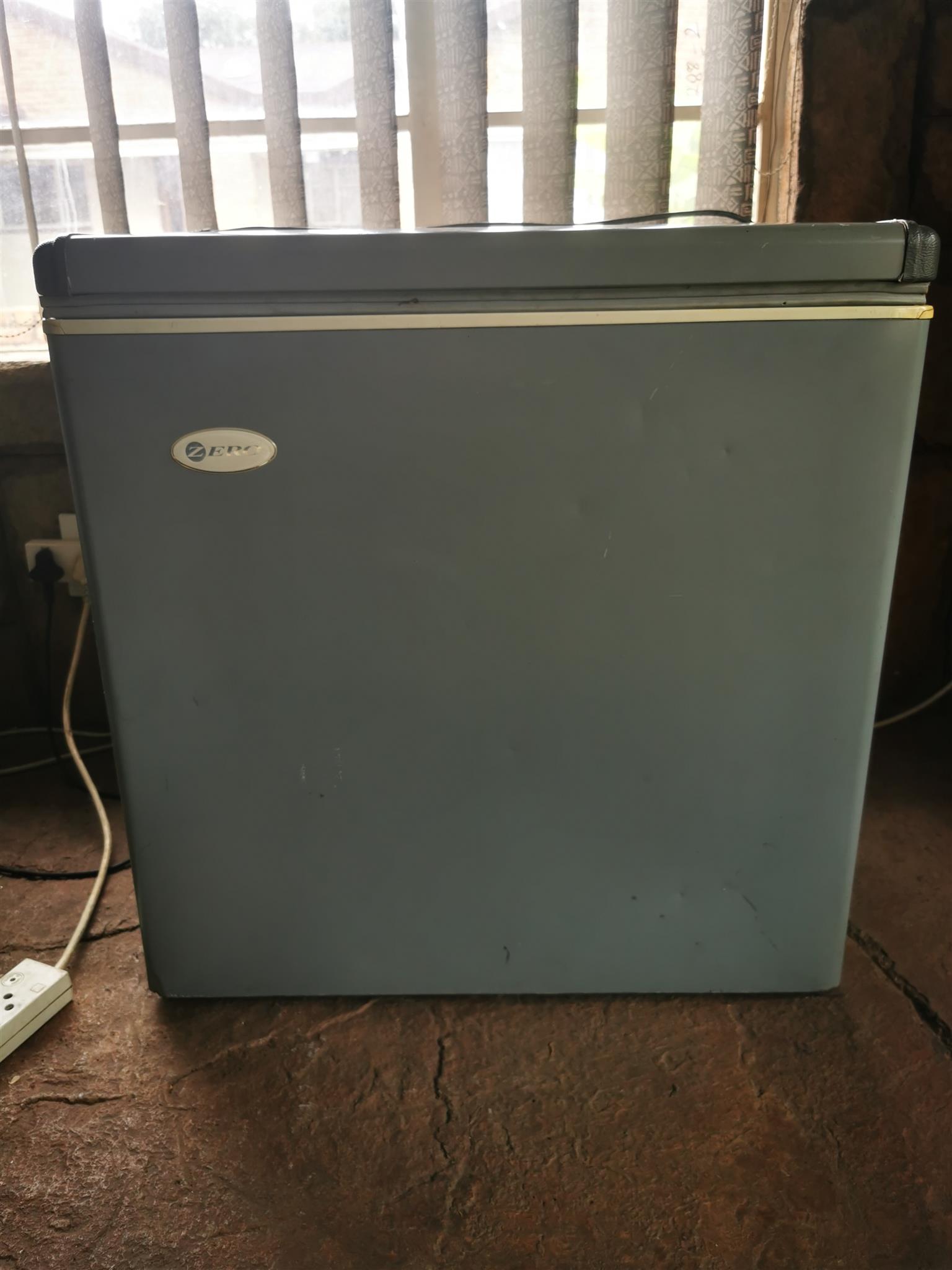 Zero camping deep freezer, 70L, gas and electric | Junk Mail Marketplace