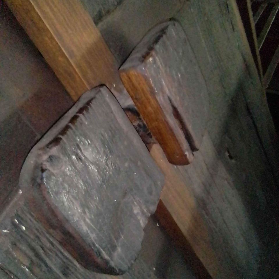 Heavy duty bubble door including frame | Junk Mail