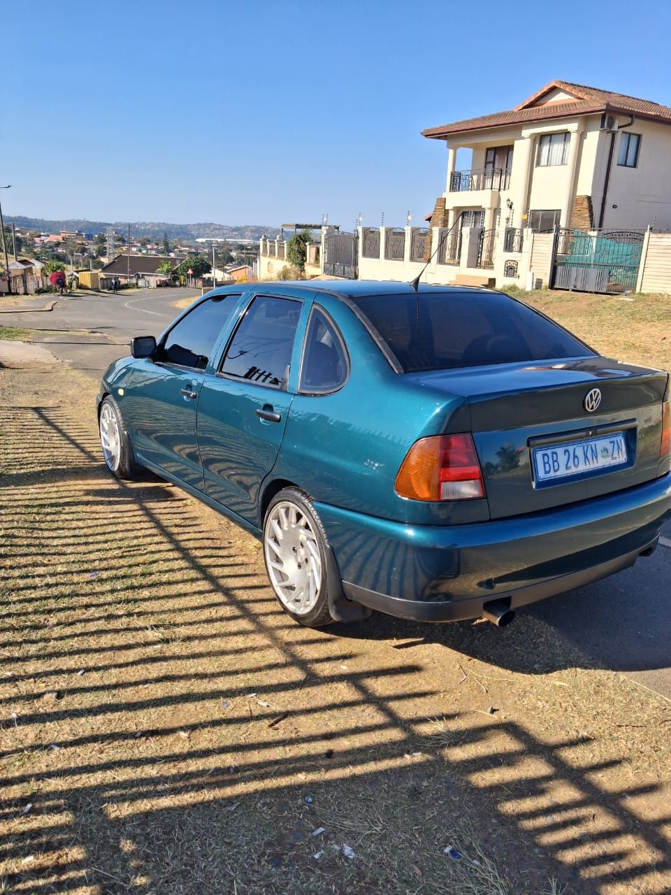 Polo classic 1,4 with 17 inch rims brand new tyres car is very neat for ...